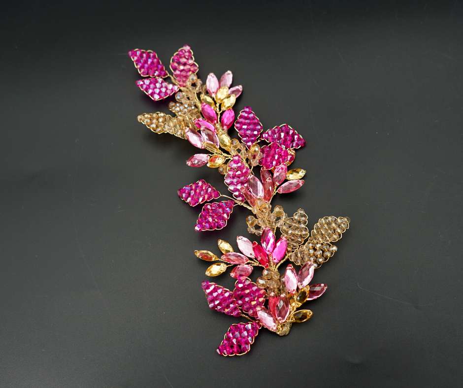 Broche rose indien / dorée modèle feuilleté
